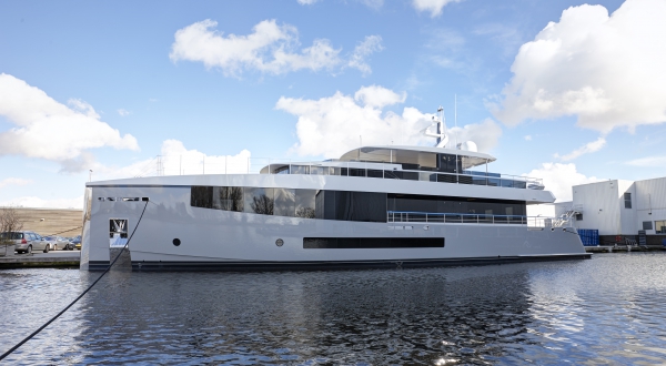 SuperyachtNews.com - Fleet - Feadship launch the first of three 34m ...